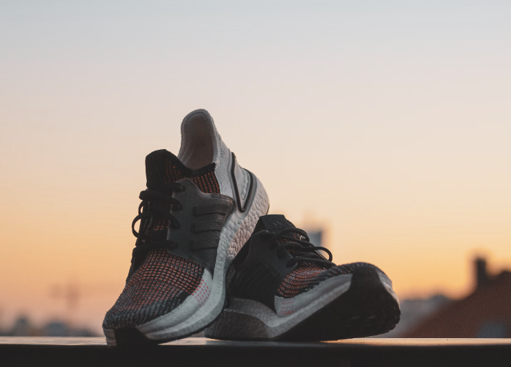 Running Shoe Size Charts: How to size and fit running shoes.