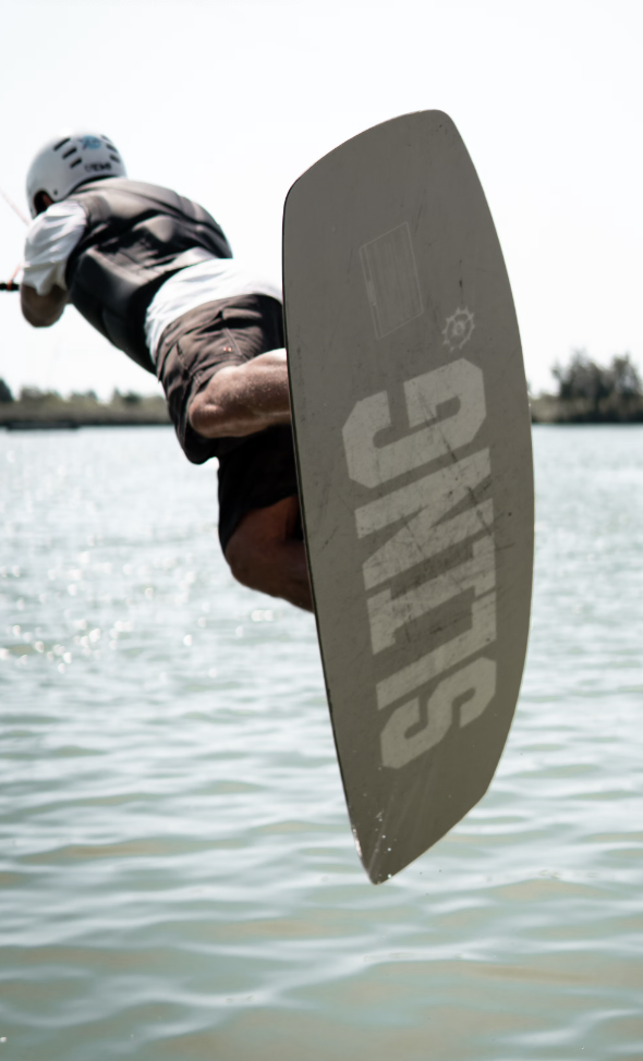 Wakeboards vs. Wakeskates: Differences in design, riding style & user ...