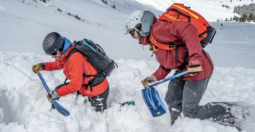 Choosing an Avalanche Shovel: The advantages of a perforated blade.