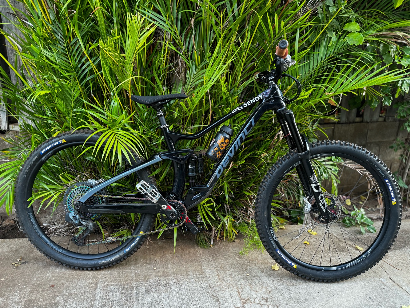 Devinci Django Carbon - Enduro Full Suspension Bike Frames | SENDY