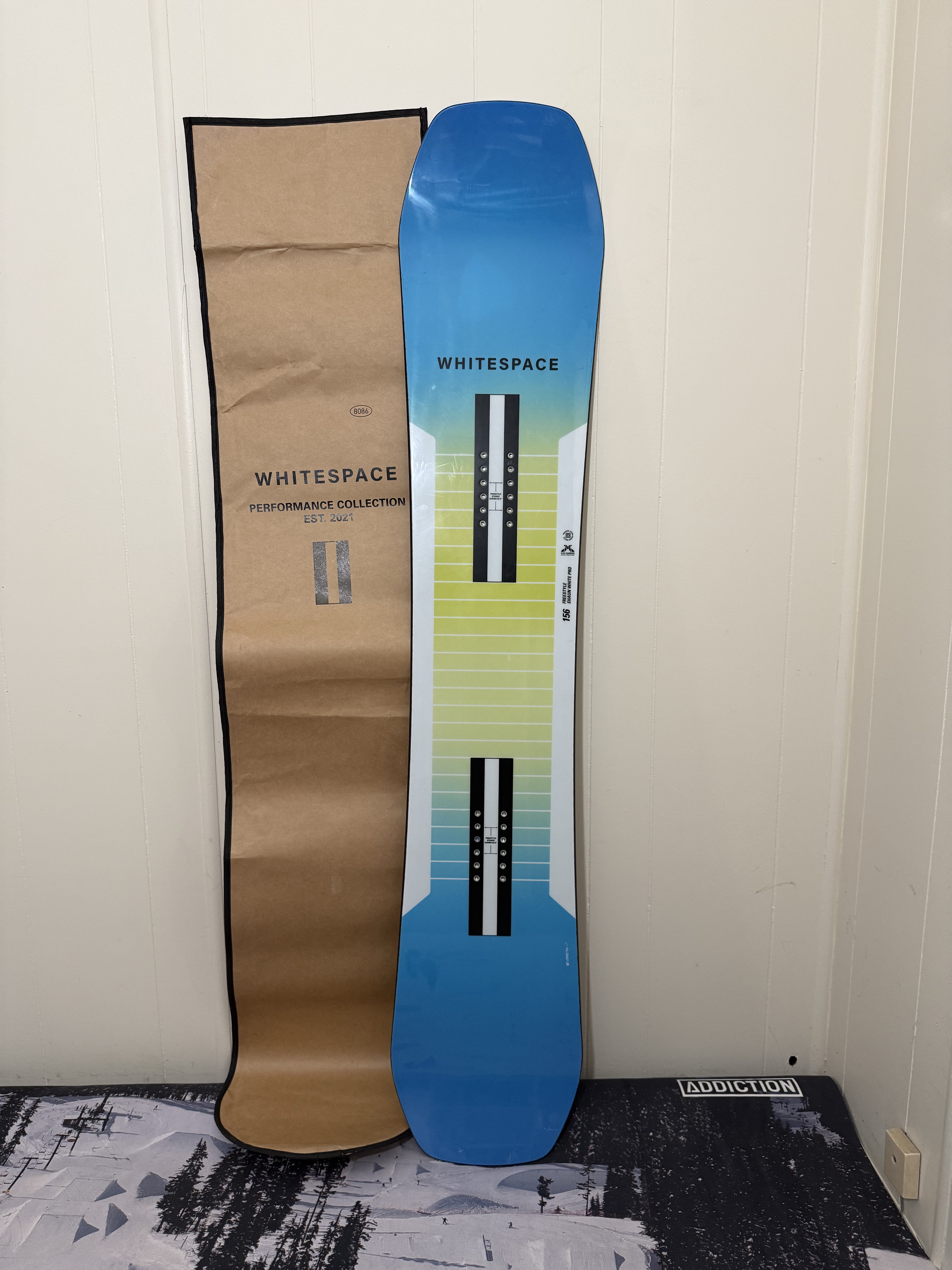 2025 Whitespace Freestyle Shaun White Pro 156 - Snowboards | SENDY