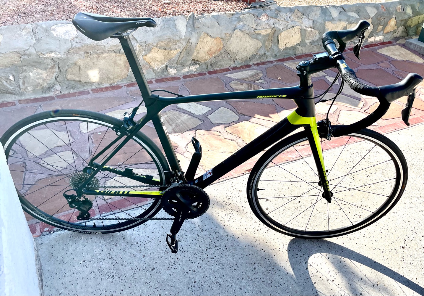 Giant Advanced Men’s Road Bike - Road Bikes | SENDY