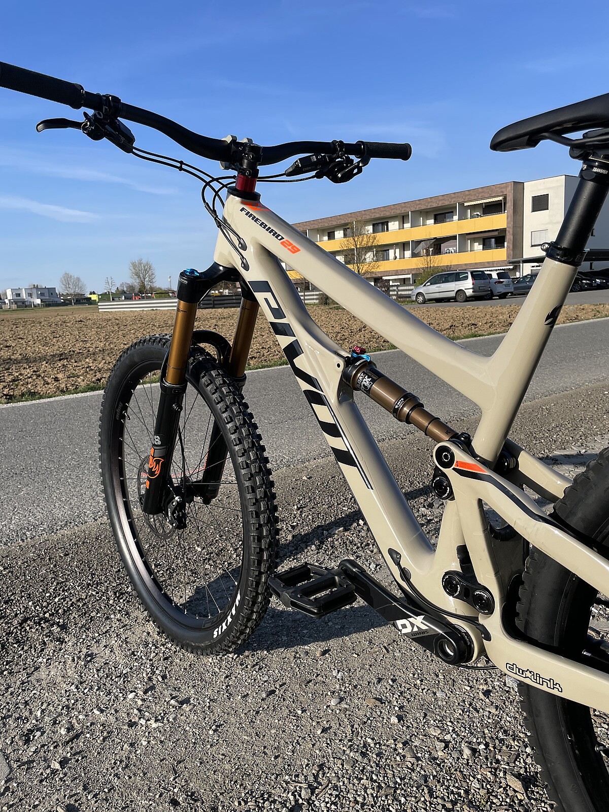 Pivot Firebird 2022 - eBikes | SENDY