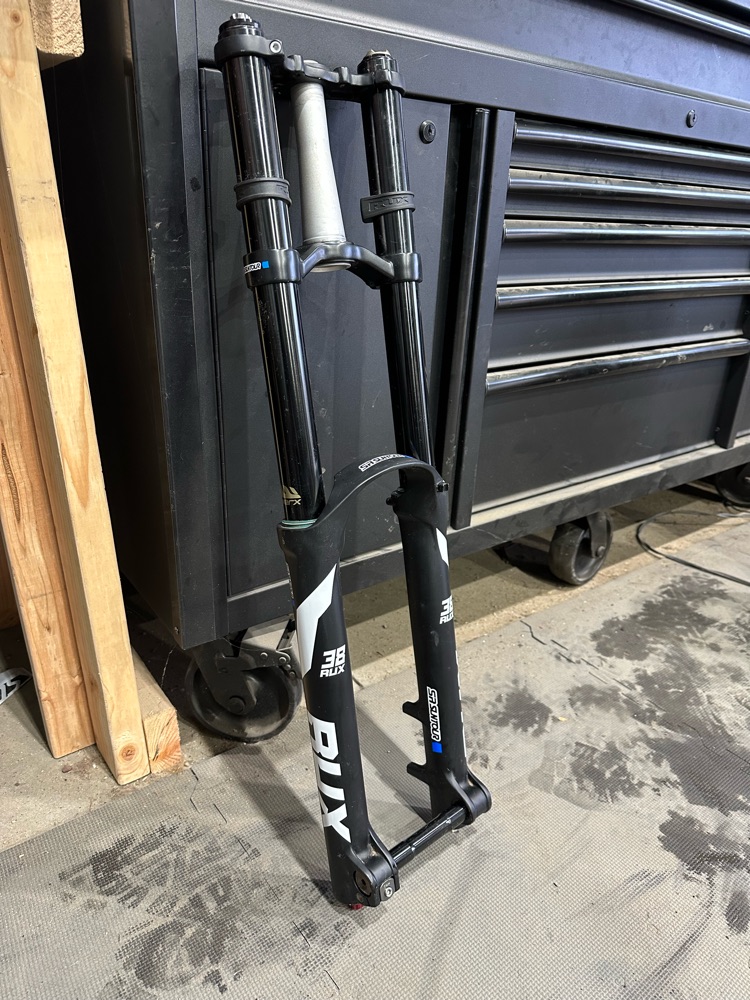 SR Suntour RUX 200mm - Bike Essentials | SENDY