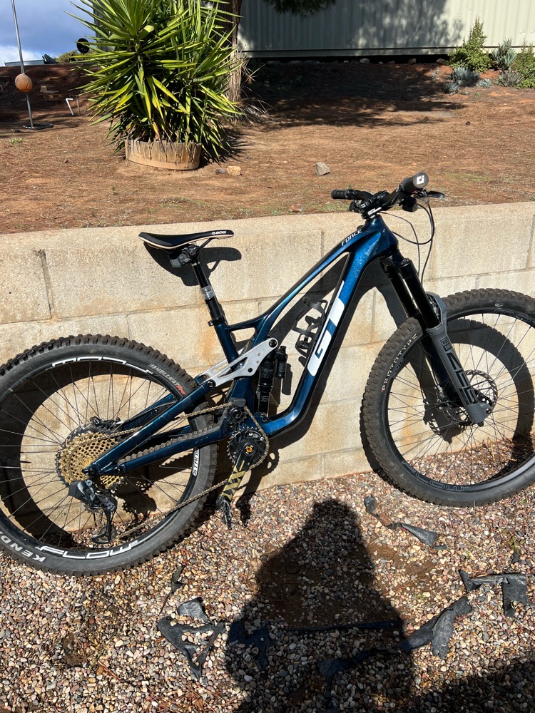 GT Force Carbon - Enduro Full Suspension Bikes | SENDY