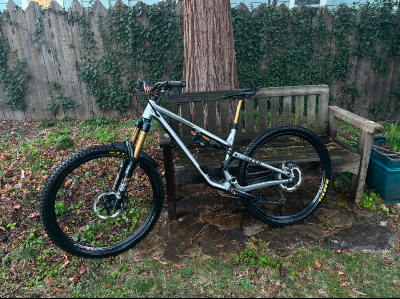 Commencal Meta TR Medium - Enduro Full Suspension Bikes | SENDY