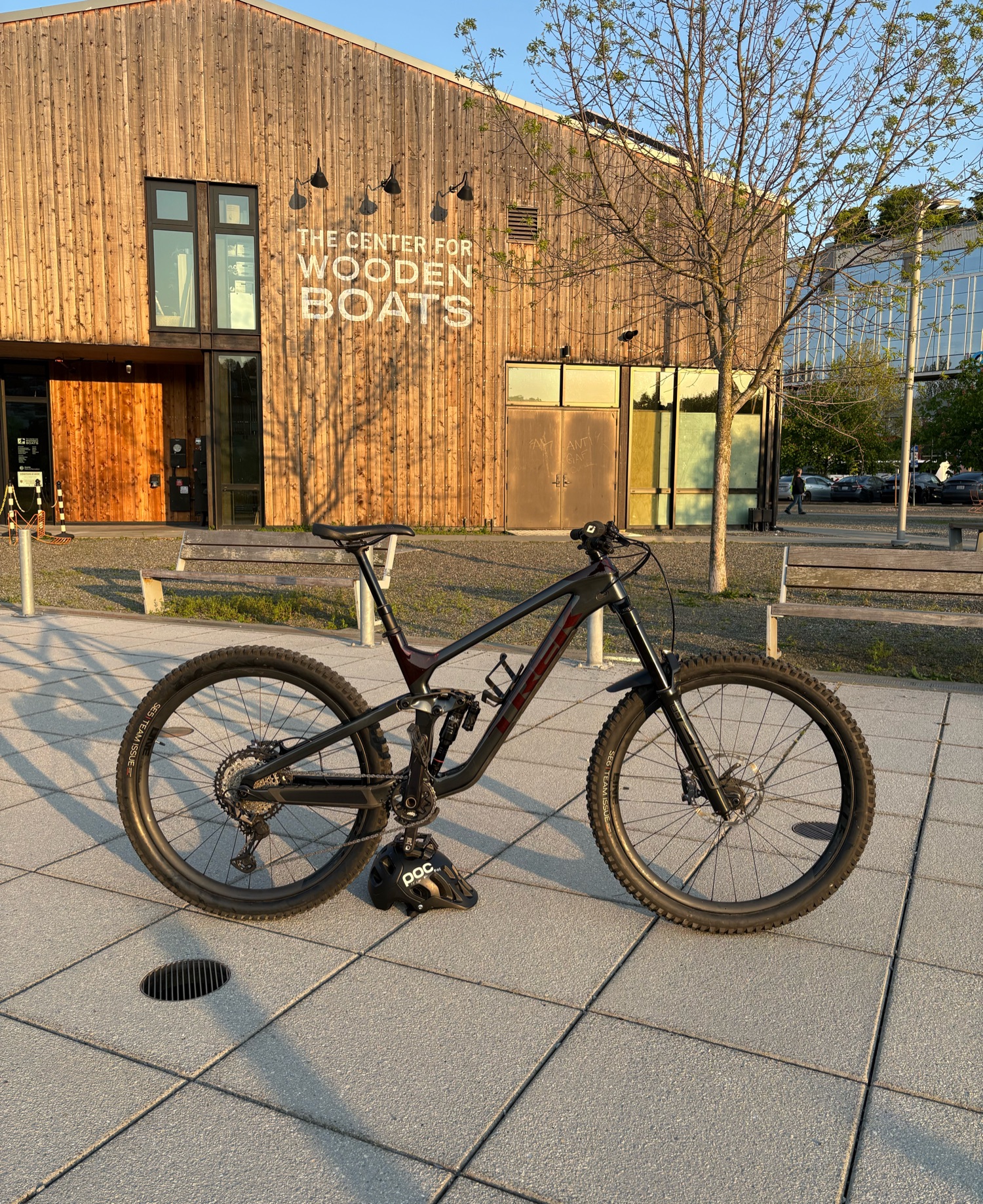 Large Trek Slash Full Suspension Mountain Bike - Trail Full Suspension ...